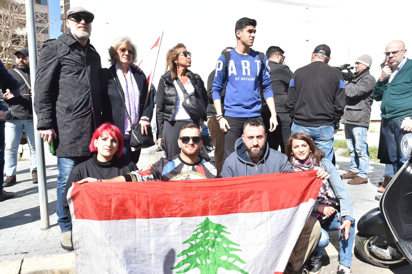 بعدسة جنوبية وقفة تضامنية مع 5 محتجين استدعيوا للتحقيق على خلفية