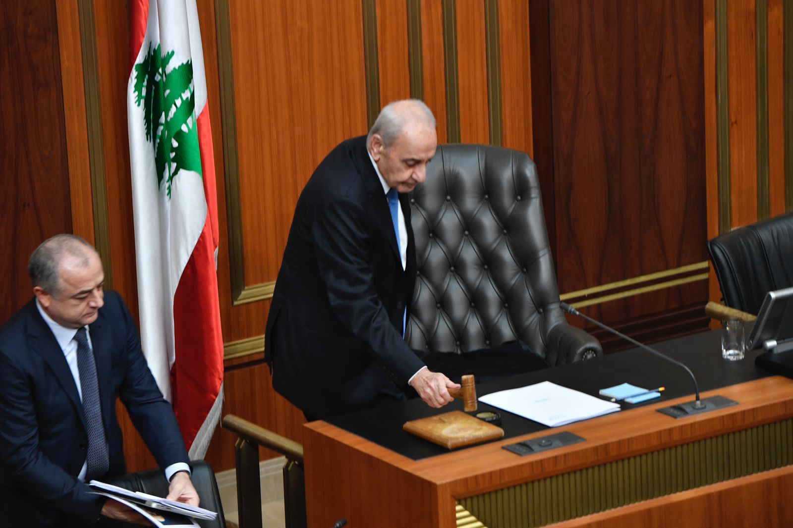 يلتقي قائد الجيش.. والتمديد للبلديات الخميس؟! - جنوبية